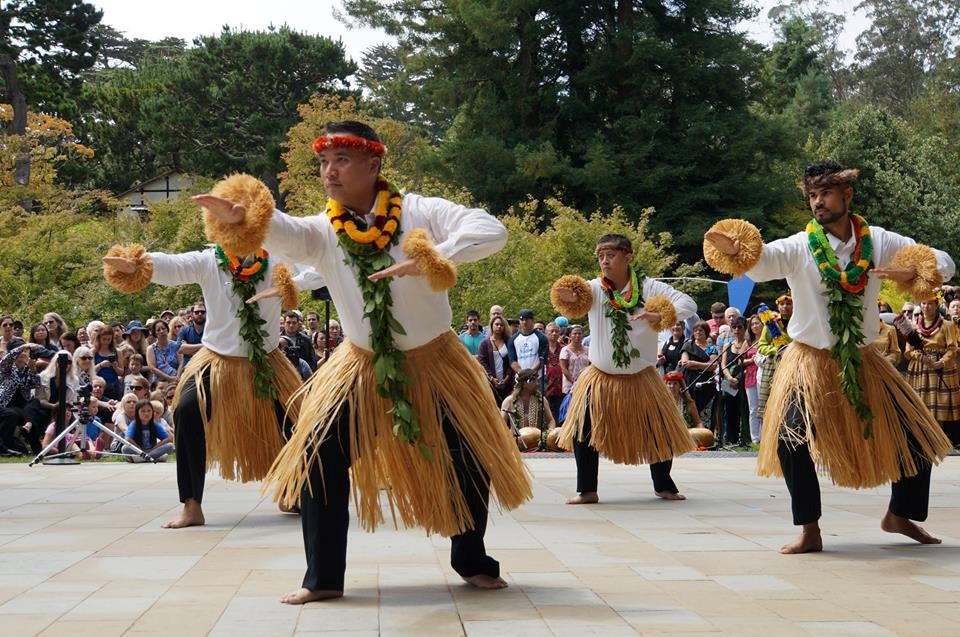 Men who love Hula dancing | Inquirer