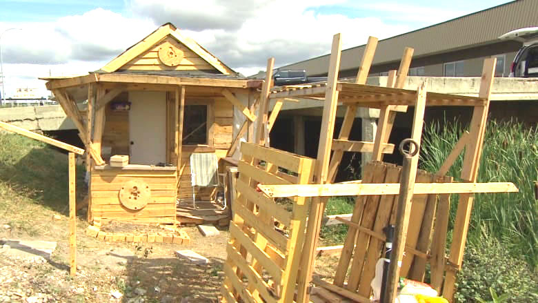 Homeless Filipino in Winnipeg who built an elaborate shack flies back ...