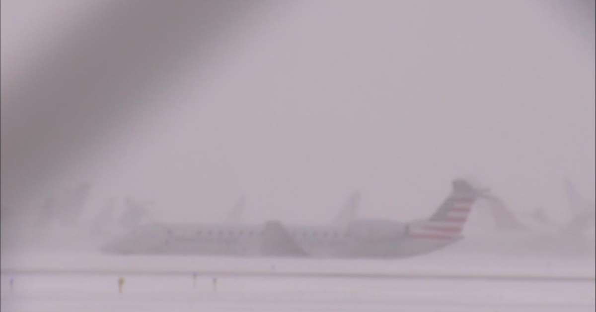 Snow Causes 888 Flight Cancellations at O'Hare International Airport