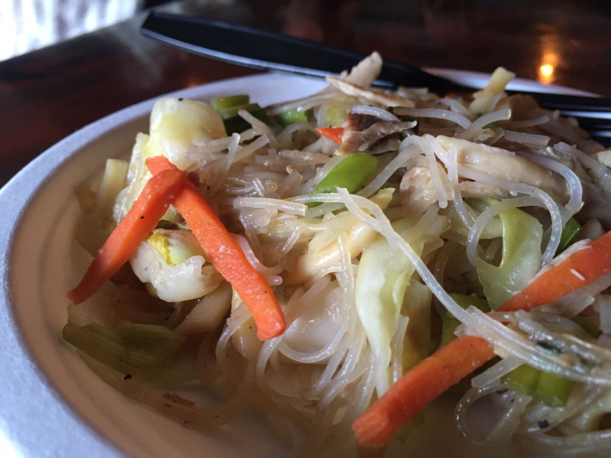 Hollywood pancit party teaches Filipino New Year traditions | Inquirer