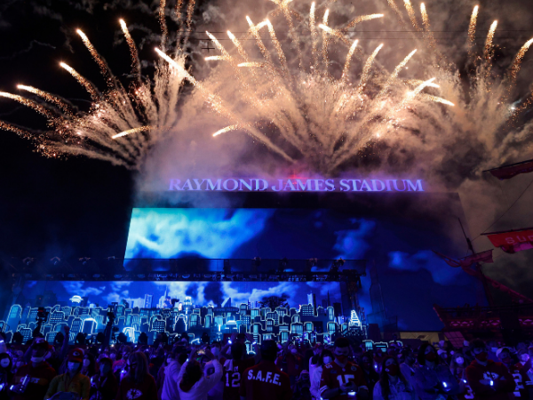 The Weeknd Brings Bright Lights and Bandaged Dancers to Super Bowl ...
