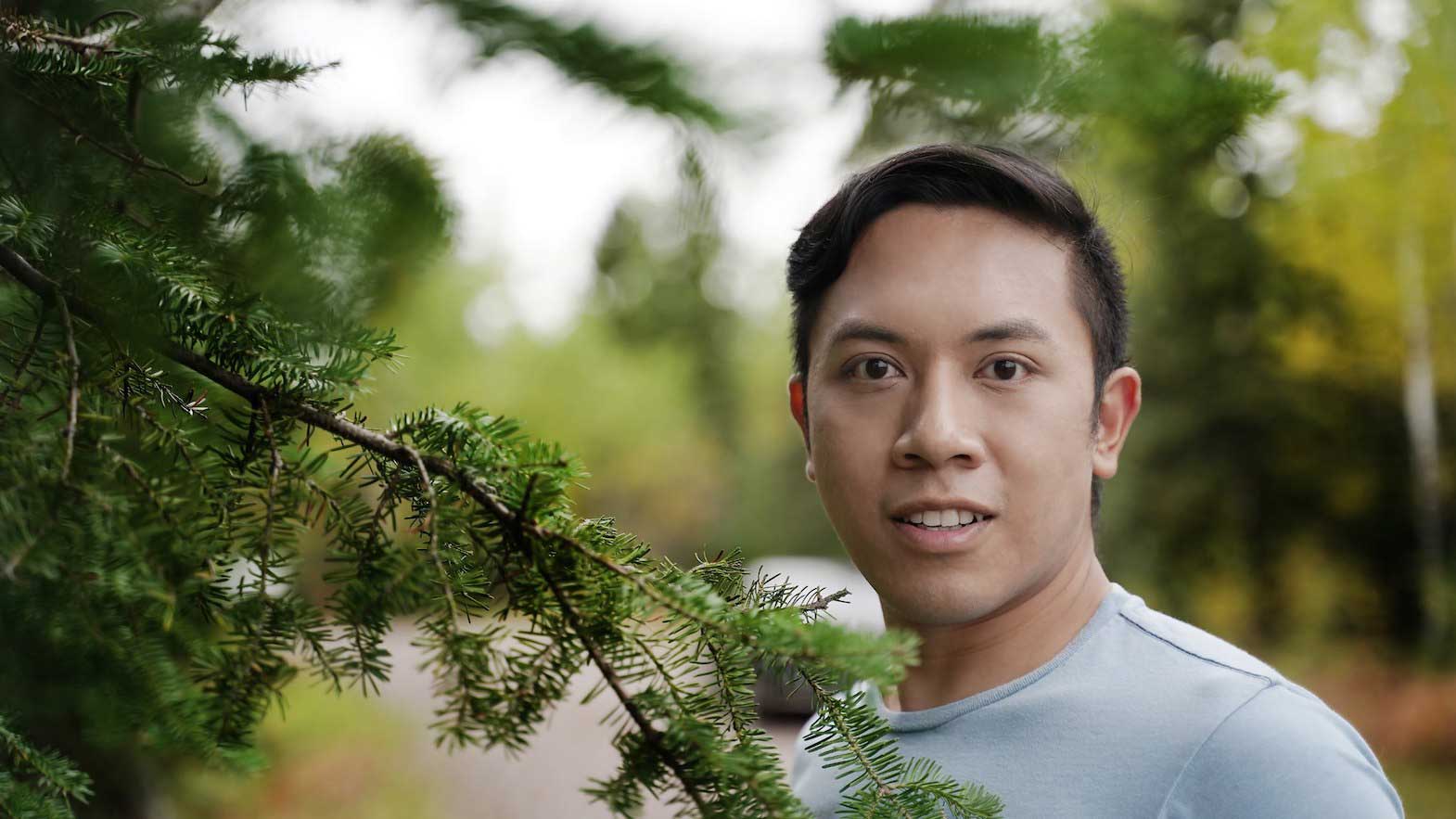 Filipino actor Van Ferro wins 2 BroadwayWorld Chicago Awards | Inquirer