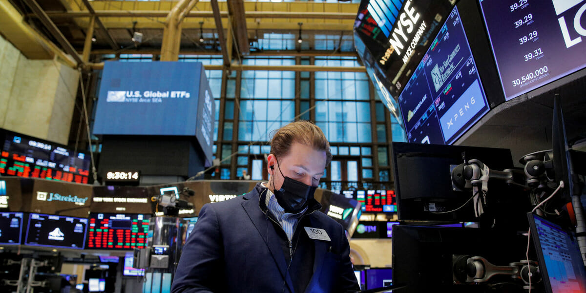 Wall Street bounces back and ends higher in late session rally | Inquirer