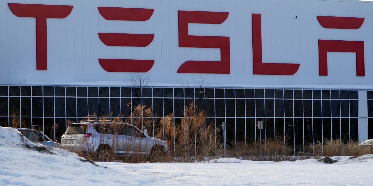 US probes 416,000 Tesla vehicles over unexpected brake activation ...