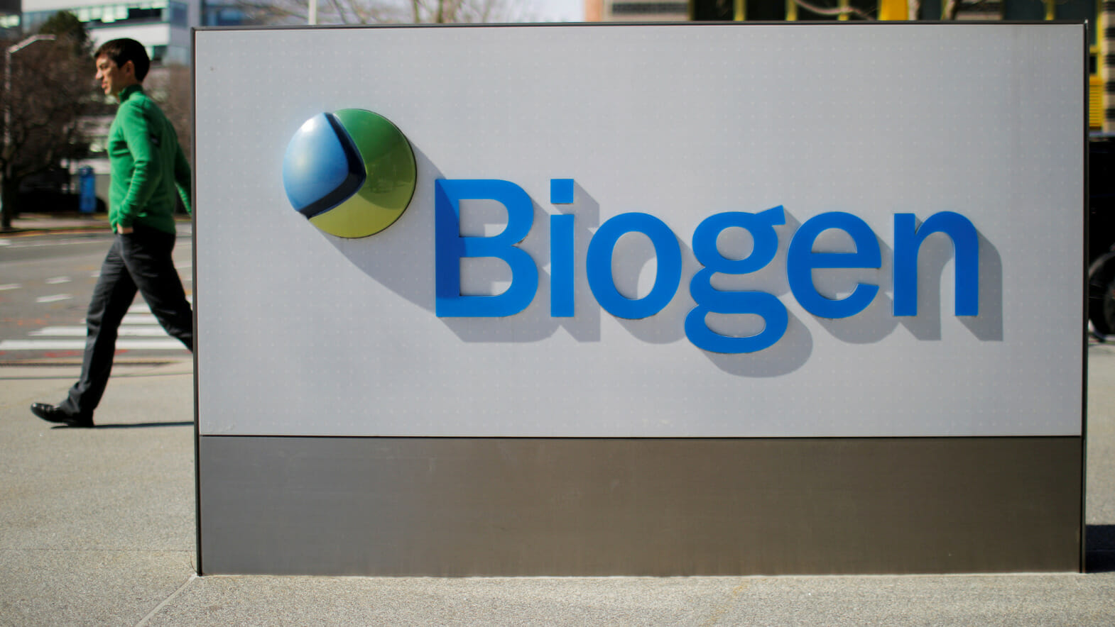 Biogen shares rise on landmark Alzheimer's data, lifting rivals | Inquirer