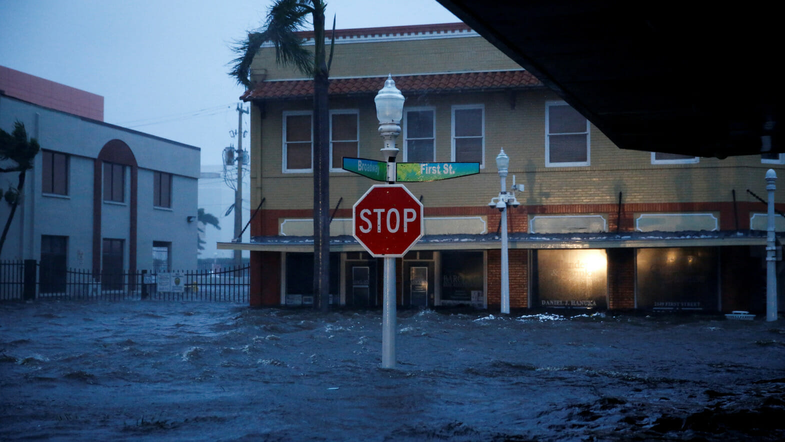 Hurricane Ian plows into Florida with catastrophic fury | Inquirer