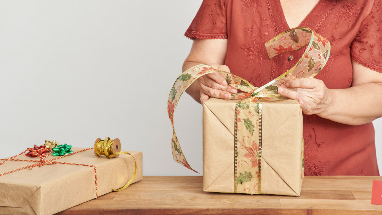 How to Make a Bow for a Gift I Lifestyle