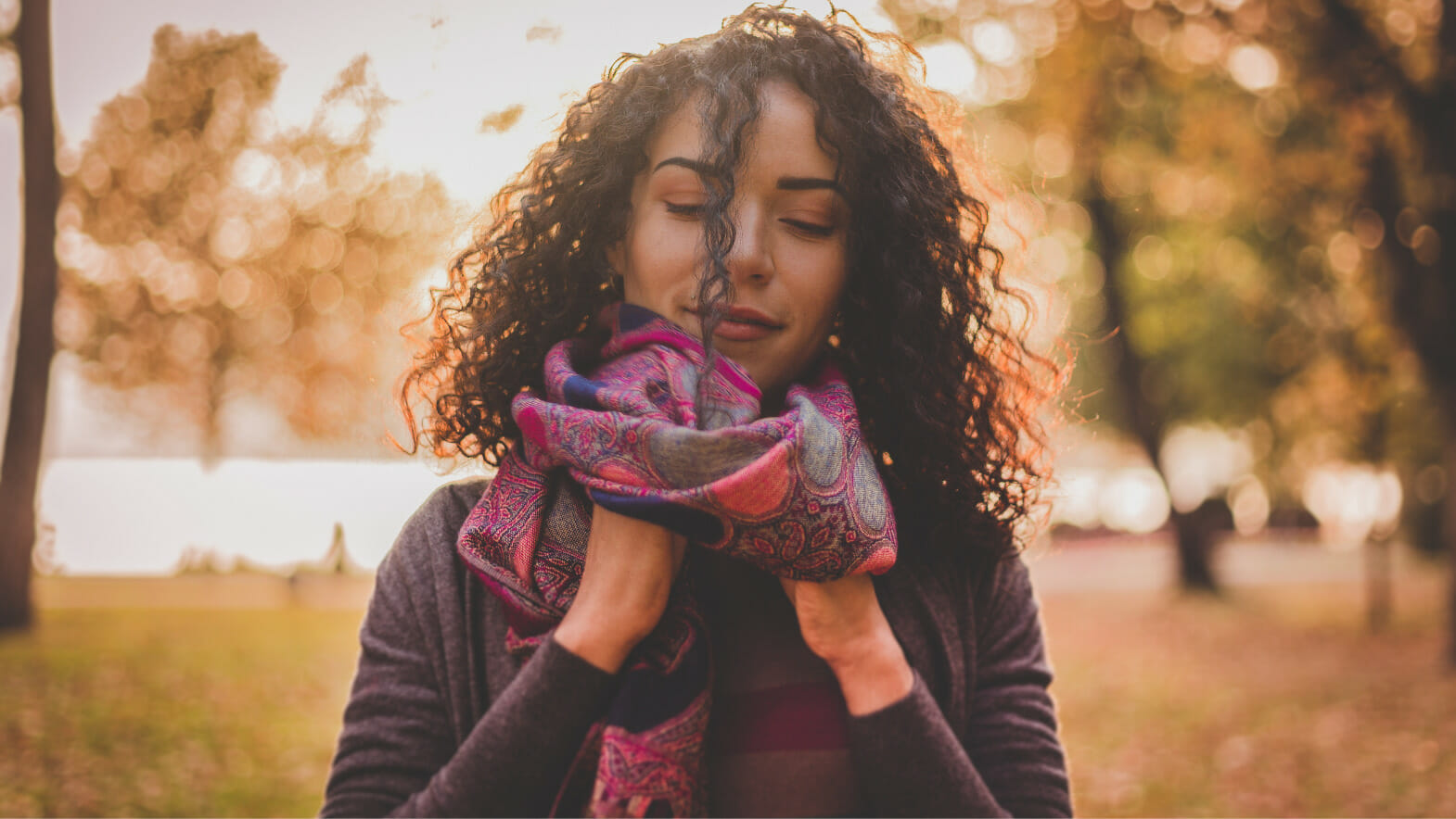 How to Tie a Square Scarf I Lifestyle