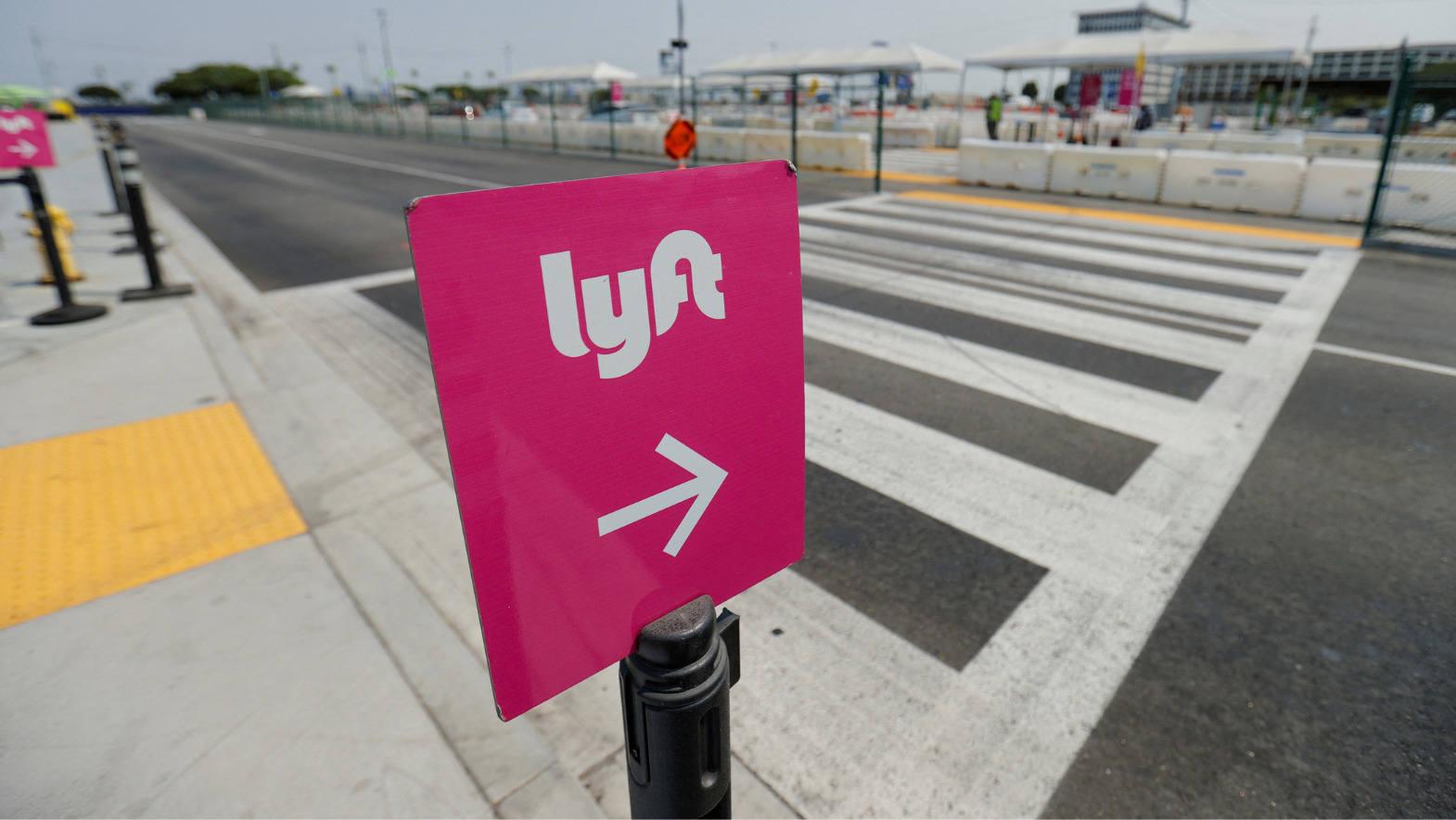 Lyft increases service fee for rides as insurance costs rise | Inquirer