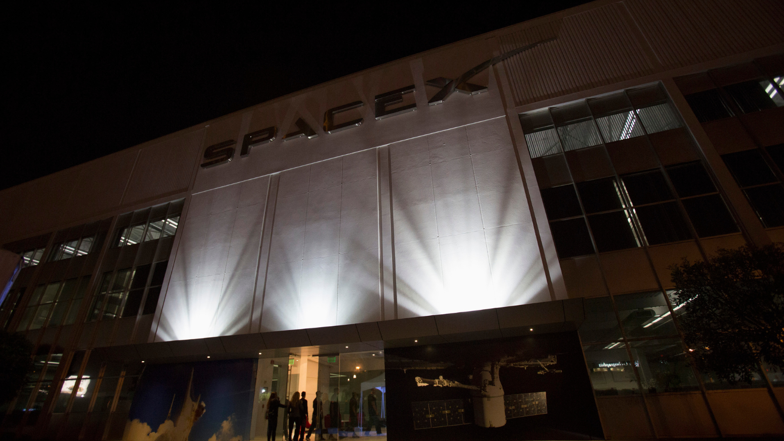 SpaceX buys ad campaign on Twitter for Starlink I Latest Stories