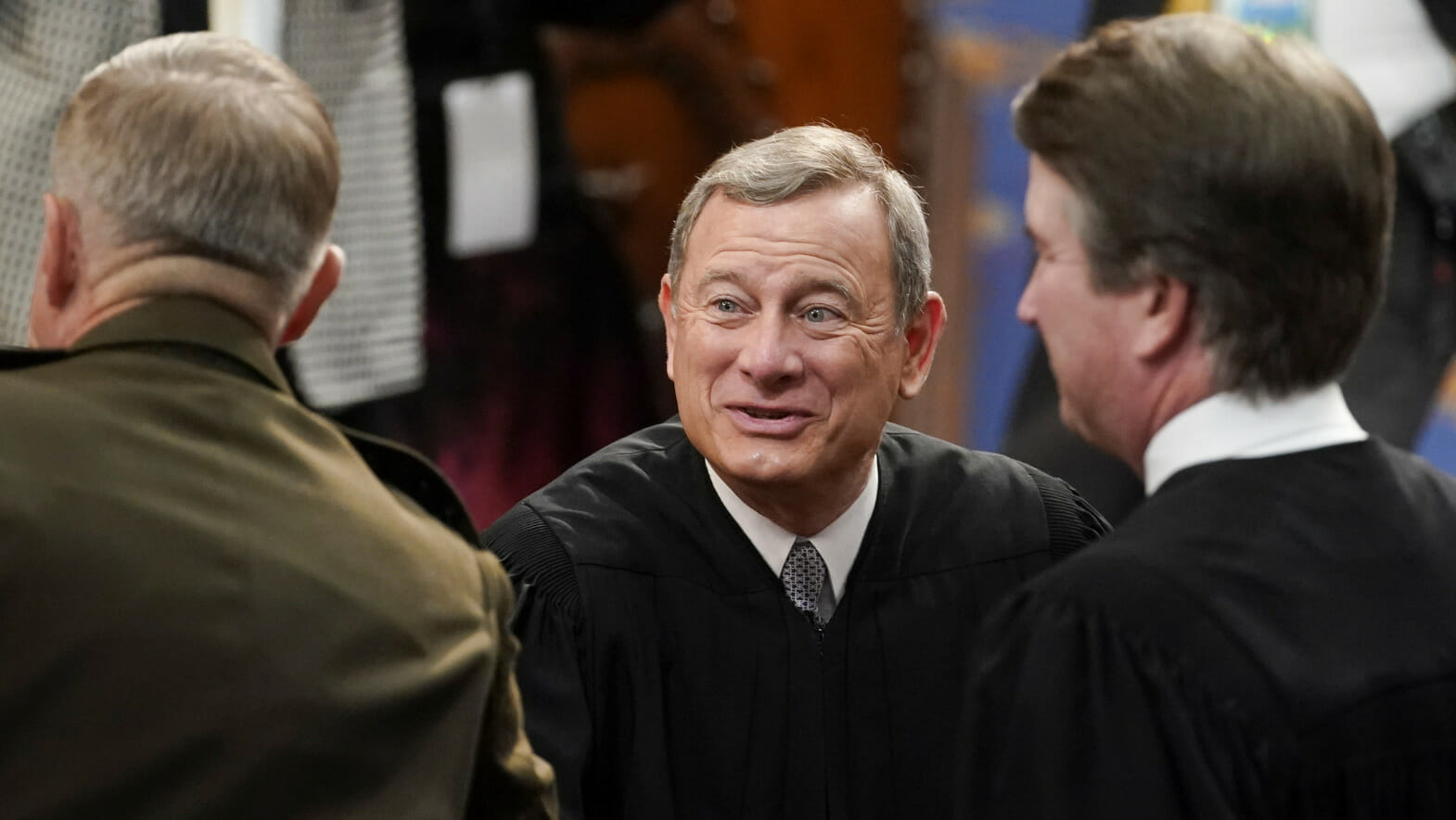 US Chief Justice Roberts temporarily delays fight over Trump tax returns | Inquirer