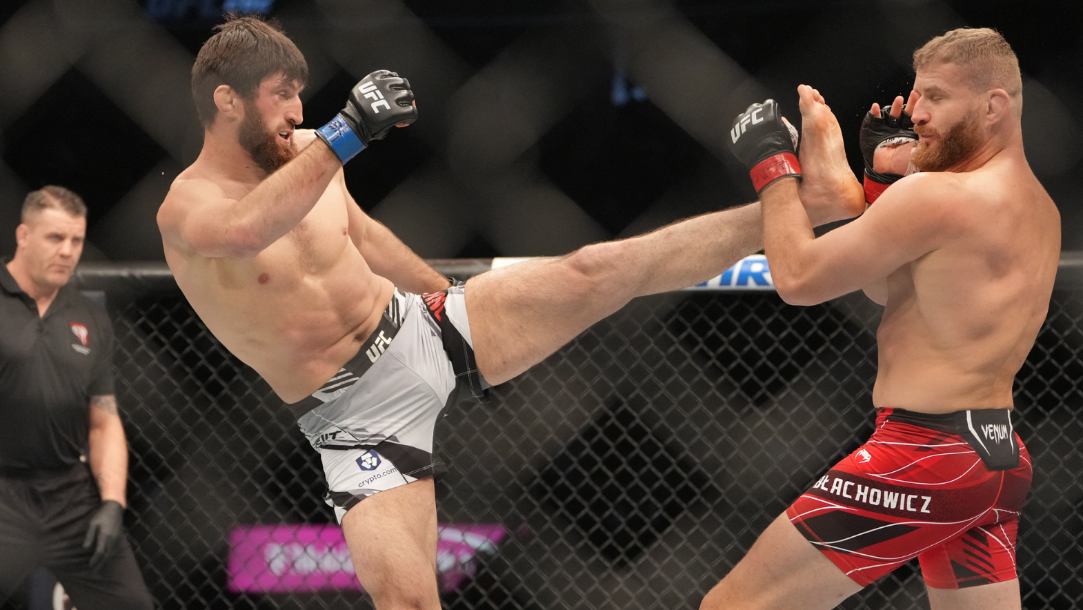 Light heavyweight title bout at UFC 282 ends in split tie | Inquirer