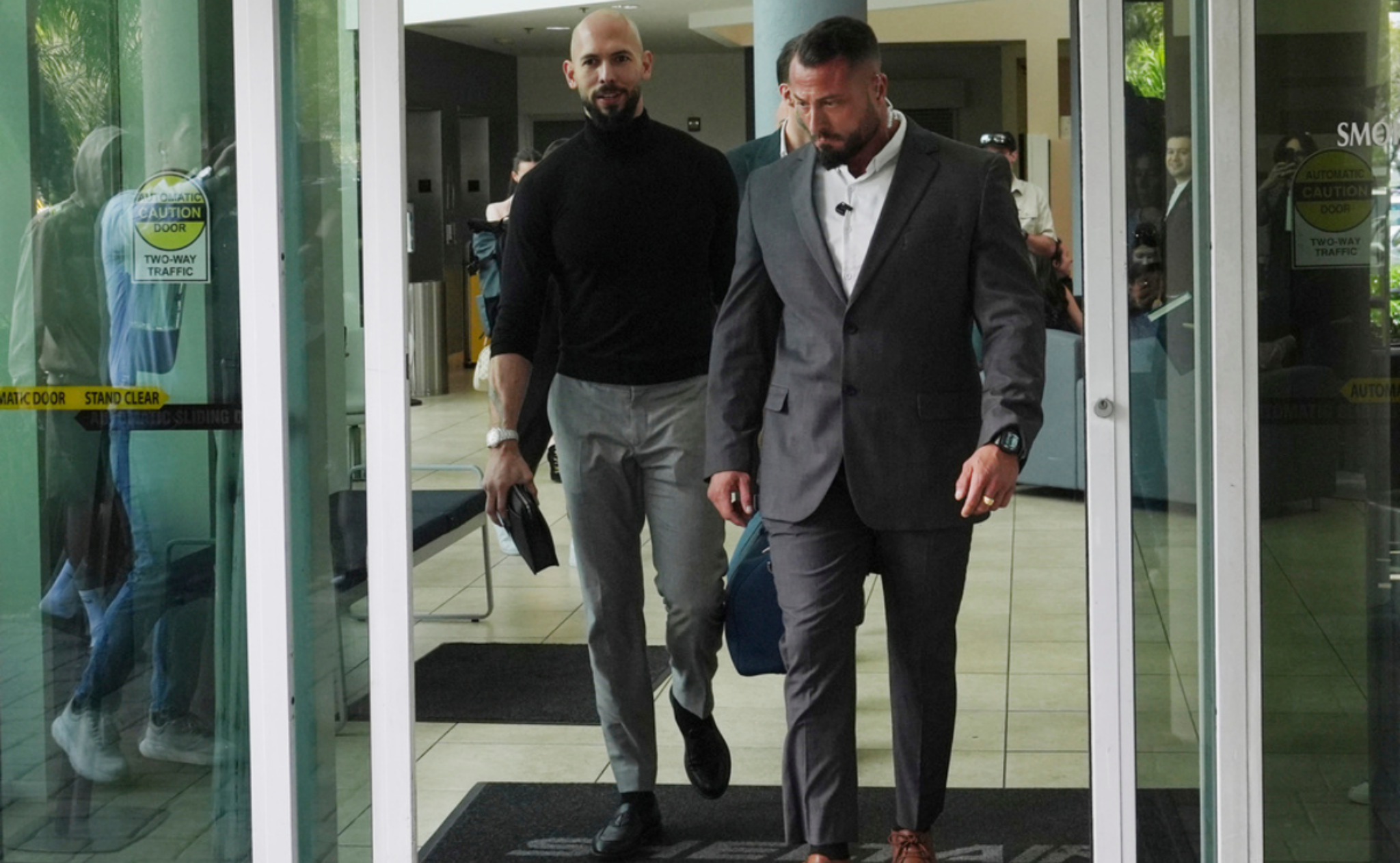 Influencer Andrew Tate and brother arrive in the US | INQUIRER.net USA