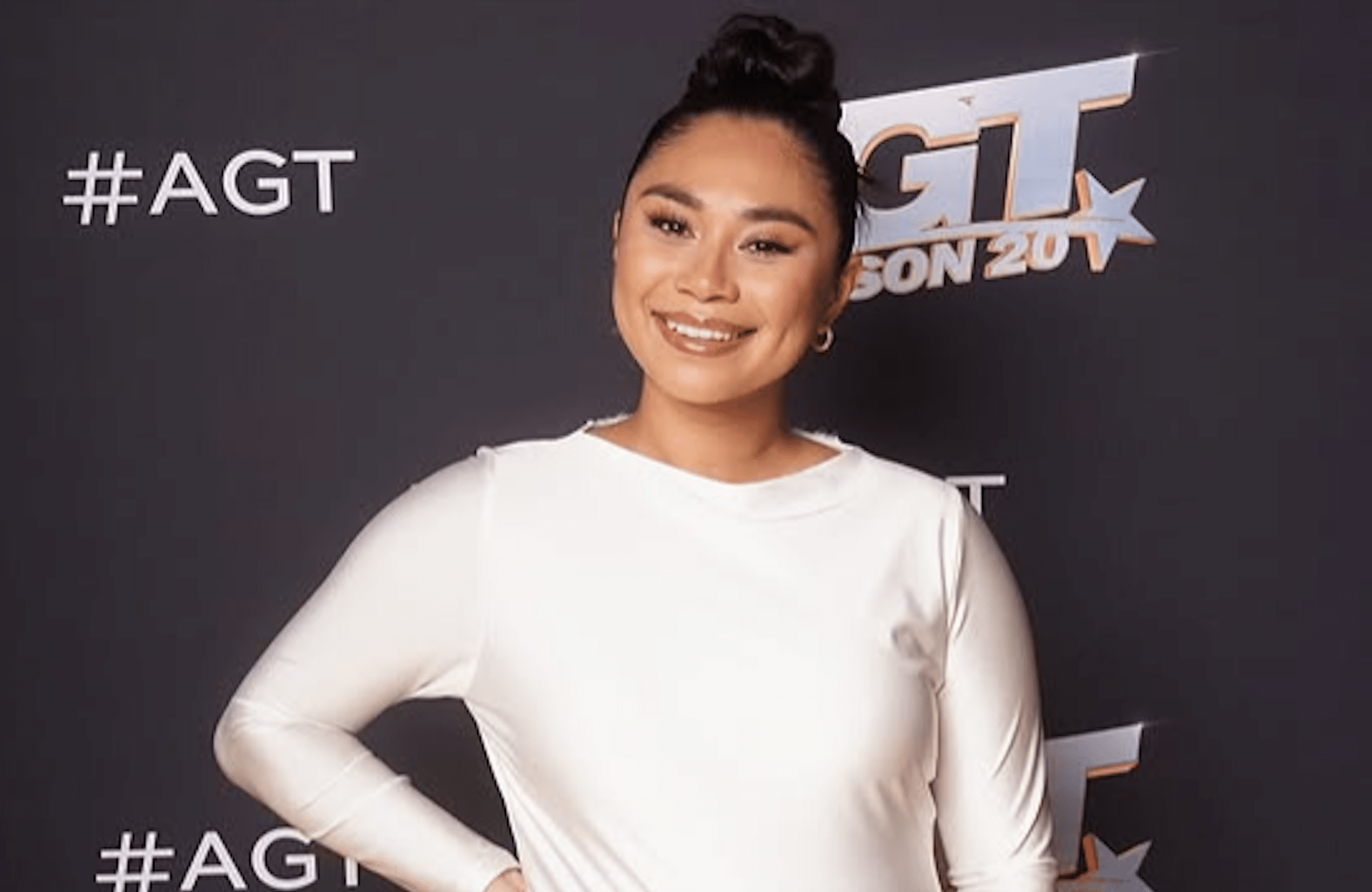 Jessica Sanchez earns standing ovation on AGT finale