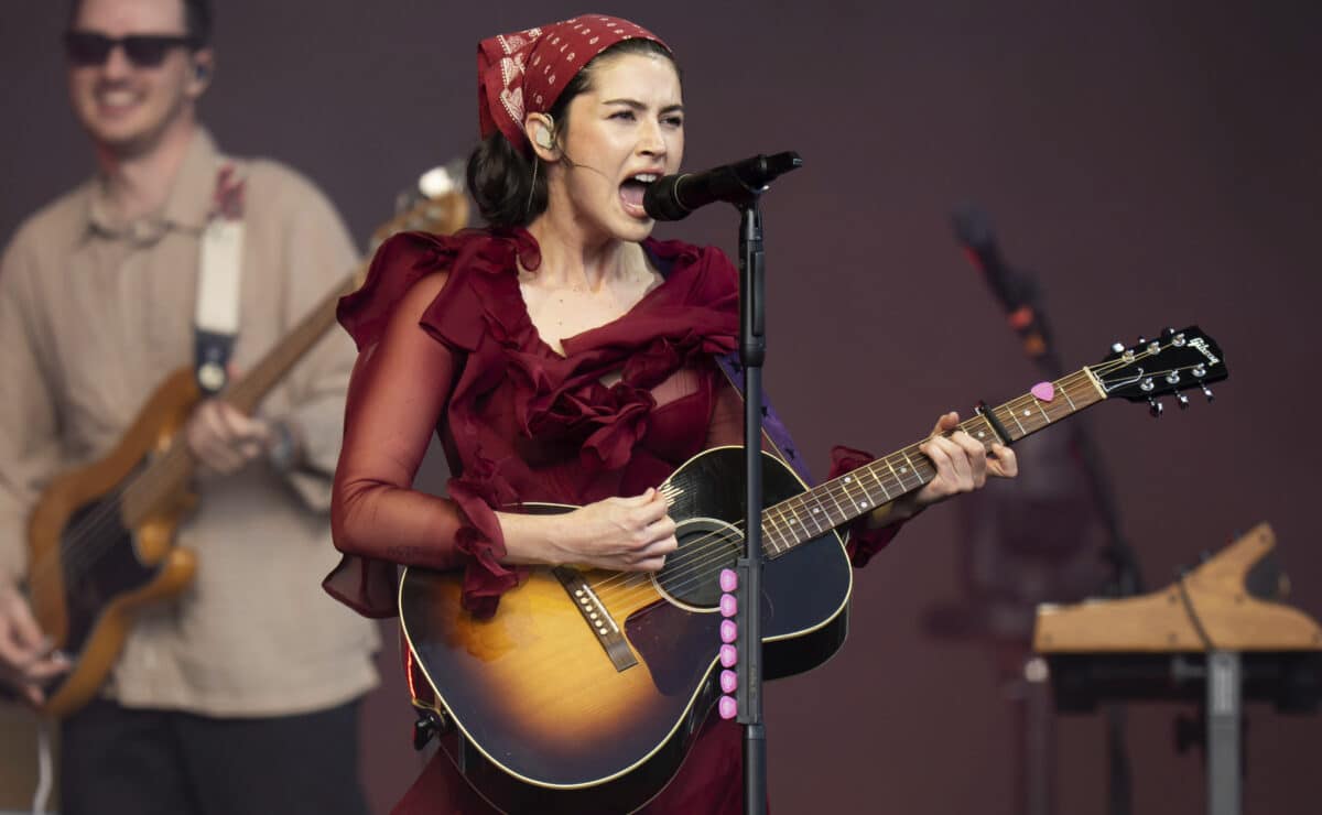 Gracie Abrams spotlights UN report about genocide in Gaza