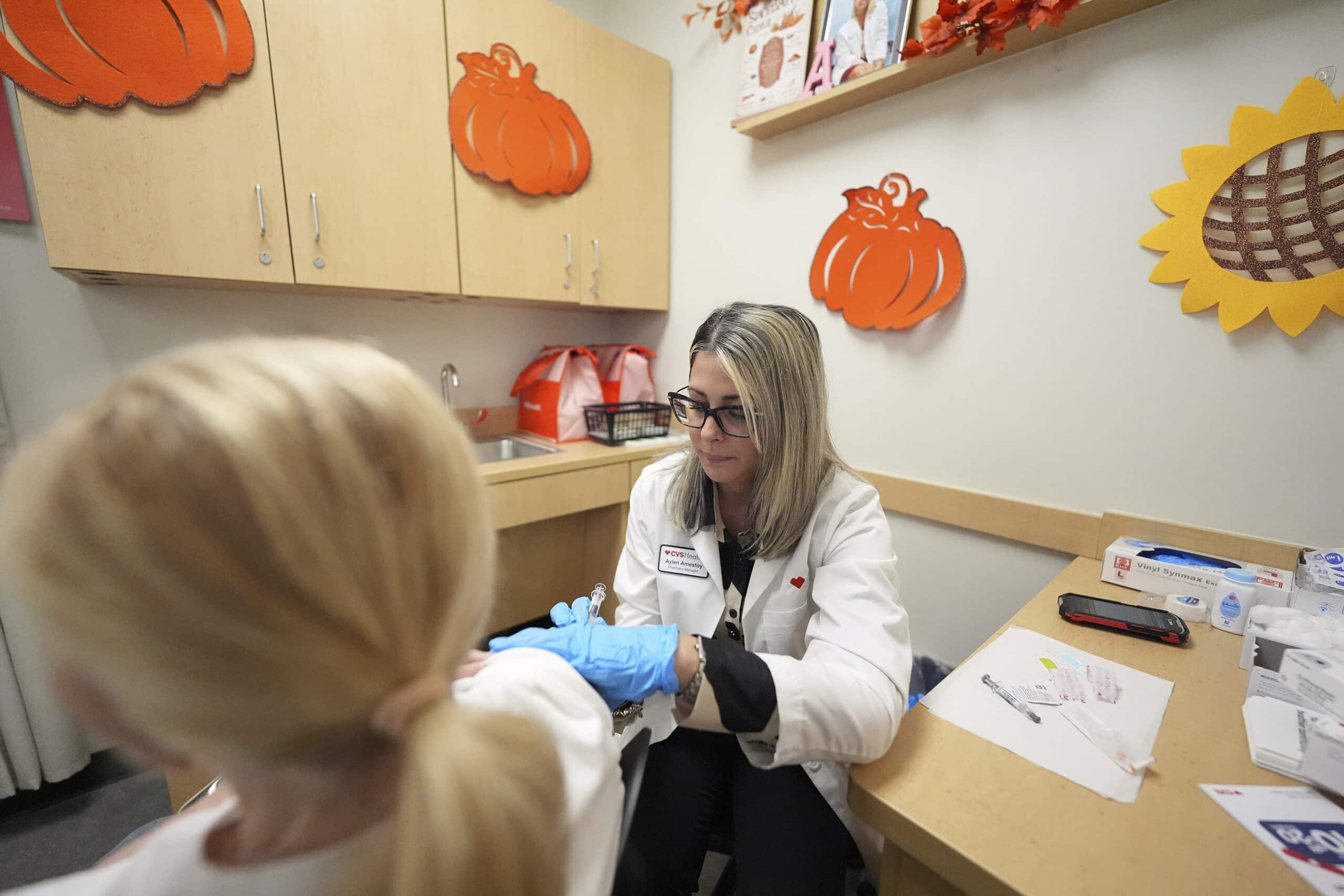 How to get COVID-19 shot and ensure it's covered by insurance